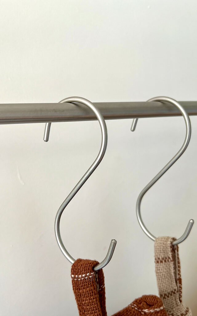 S-krog i børstet stål 8,5 cm - Elegant krog - MOUD Home